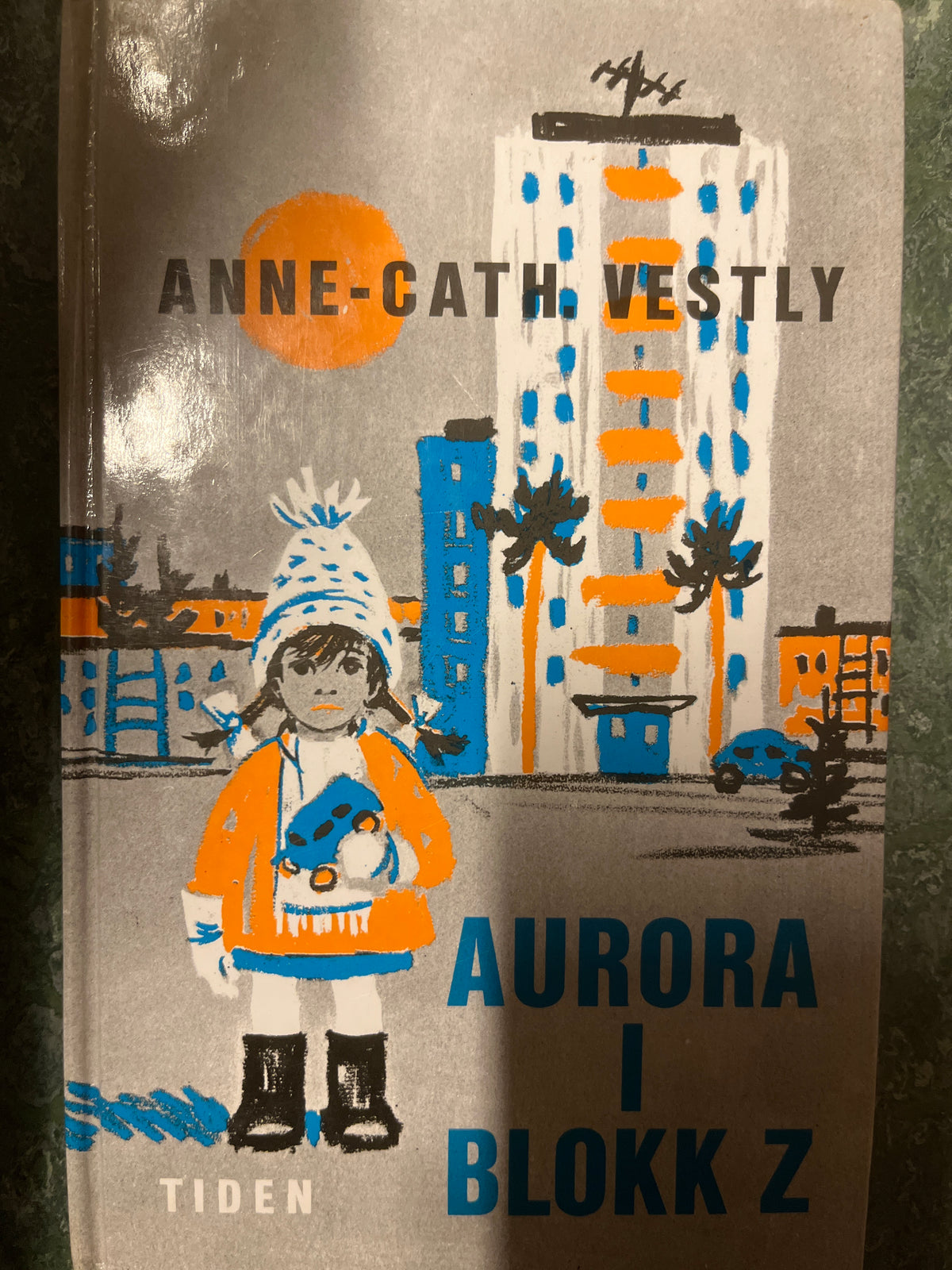 Innbundet - Aurora i blokk Z - Anne-Cath. Vestly